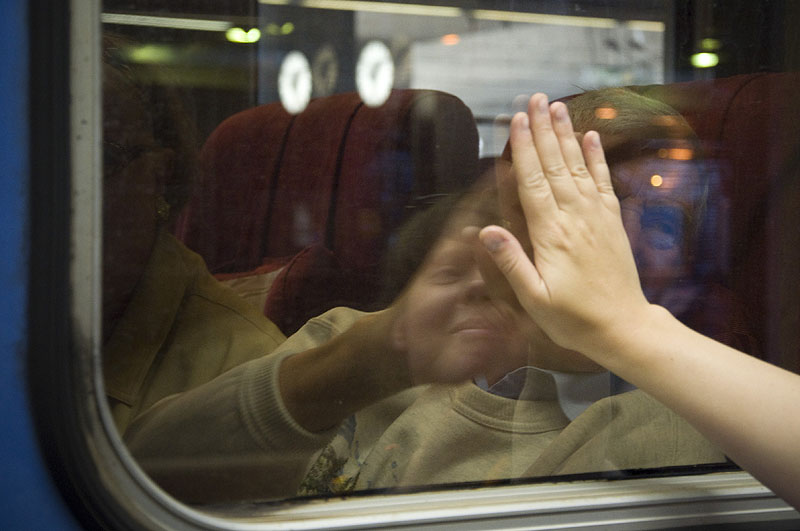 Train station goodbye | Ludwig Högström – Photoblog